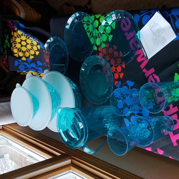 Tupperware | Kitchen | New Tupperware Ice Prisms Serving Collection ...